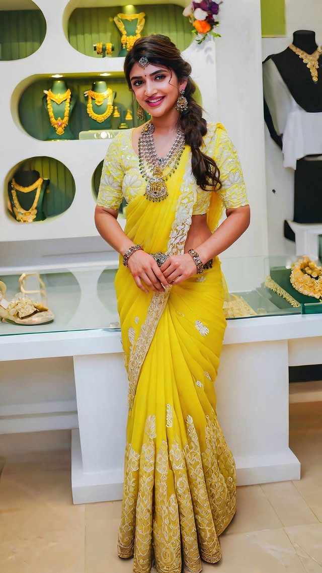 Glamorous Sreeleela In Traditional Outfit | Glamorous Sreeleela In ...