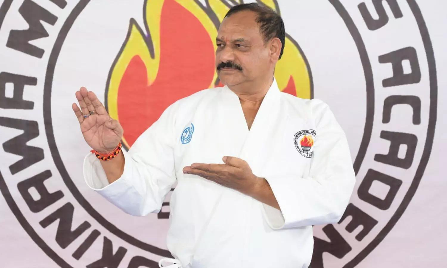 టీపీసీసీ అధ్యక్షుడి రేర్ ఫీట్.. తెలిస్తే వావ్ అనాల్సిందే | Mahesh Kumar ...