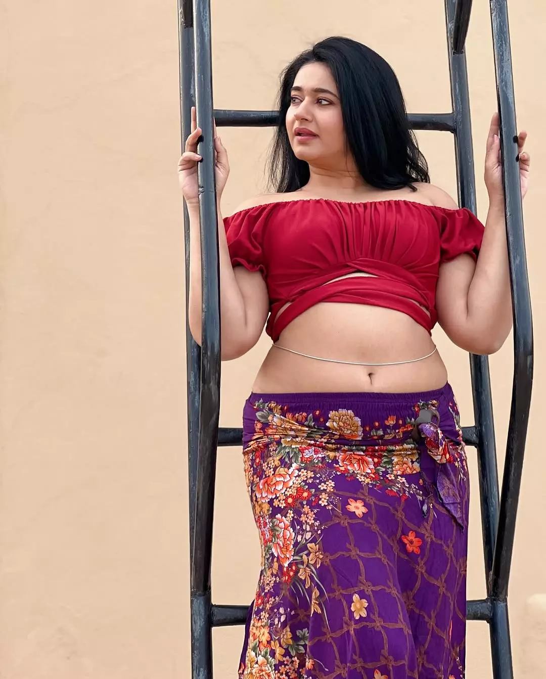 Poonam Bajwa's Vacation Mood is Unmissable | Poonam Bajwa's Vacation Mood is Unmissable