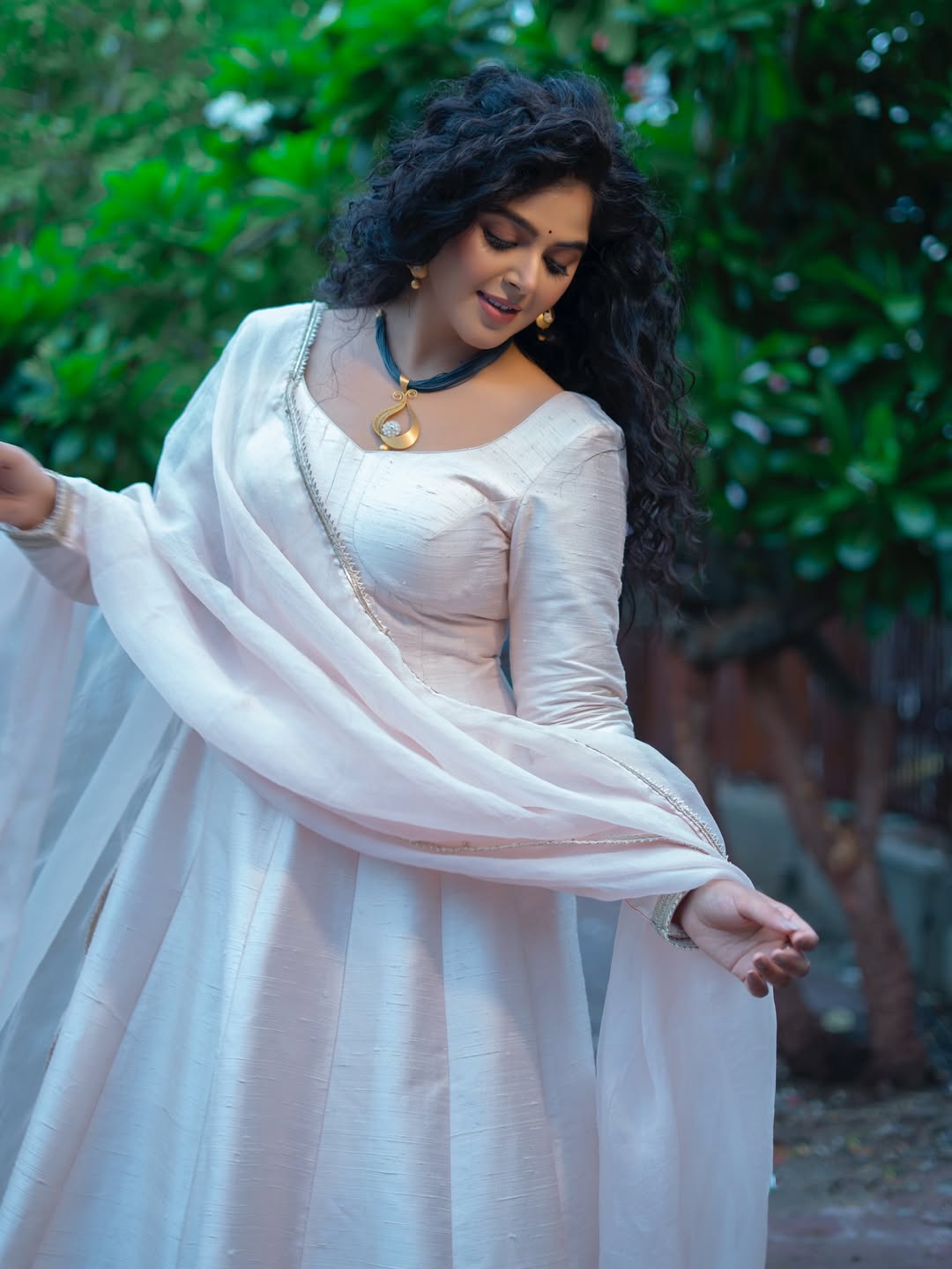 Monal Gajjar Embraces Elegance in Soothing Pastel Look | Monal Gajjar ...