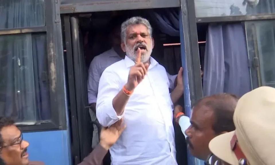 చెవిరెడ్డి మీద ప్రశ్నల వర్షం.. రోటీన్ కు భిన్నమైన రియాక్షన్ | Liquor Scam Twist: YSRCP Leader ...