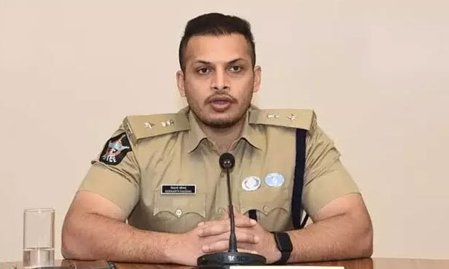 ఐపీఎస్ సిద్ధార్థ్ కౌశల్ రాజీనామా.. ప్రభుత్వంపై ప్రతిపక్షం విమర్శలు | IPS Siddharth Kaushal ...