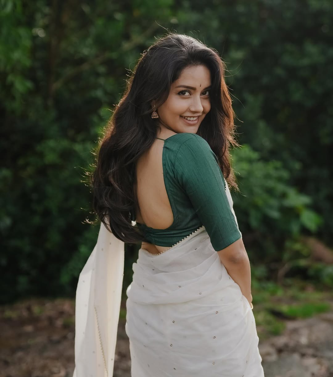 Mahima Nambiar Radiates Elegance in Traditional Saree Look