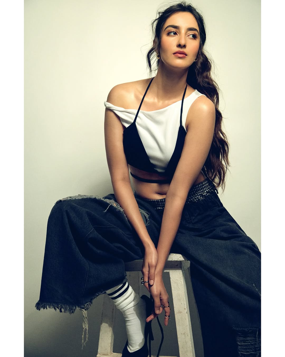 Simrat Kaur's Trendy Black and White Look | Simrat Kaur’s Trendy Black ...