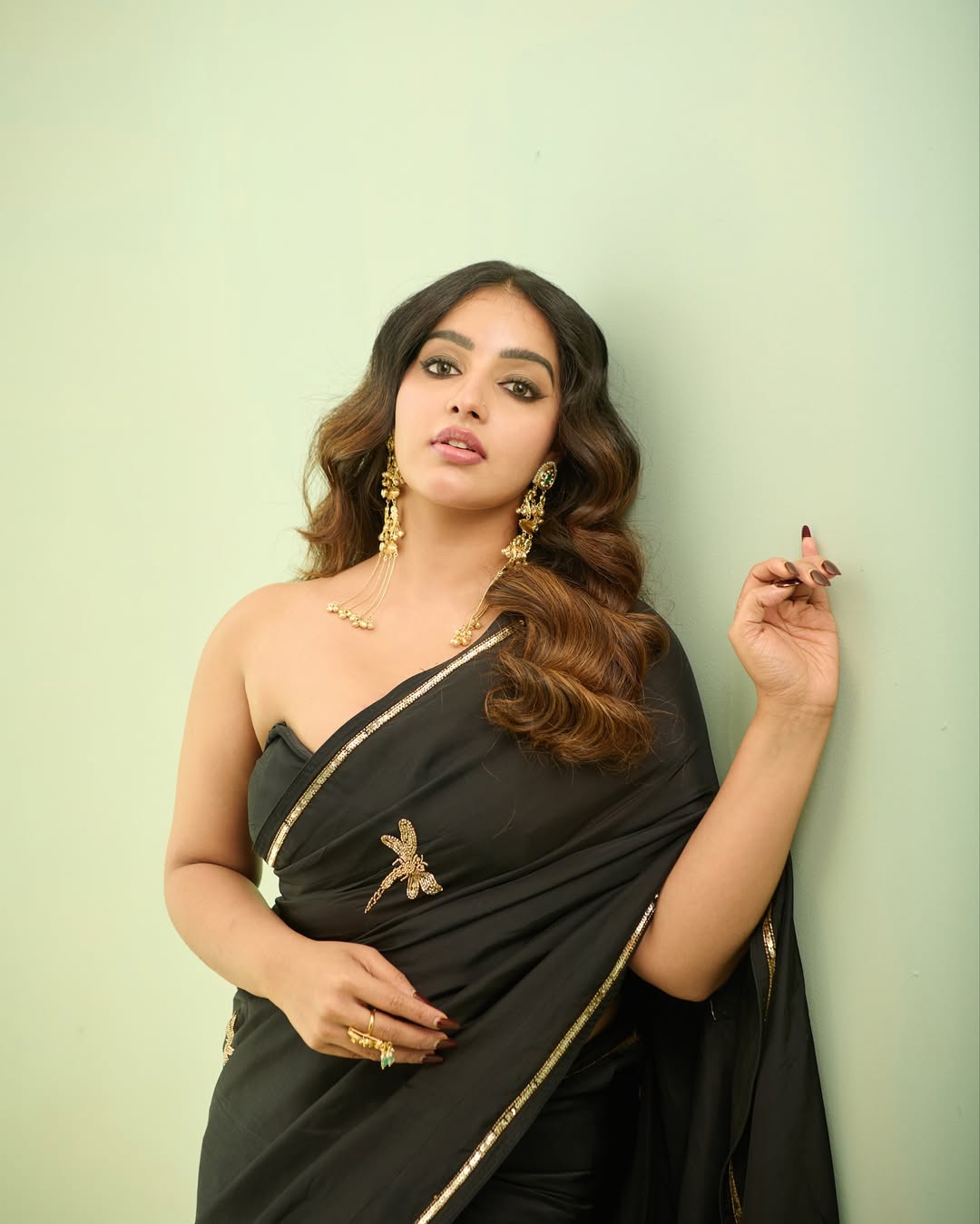Malavika C Menon's Latest Black Saree Look Exudes Strength and Softness ...