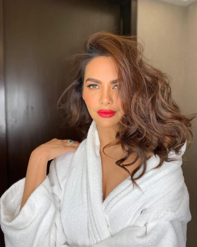 Esha Gupta Latest Pics