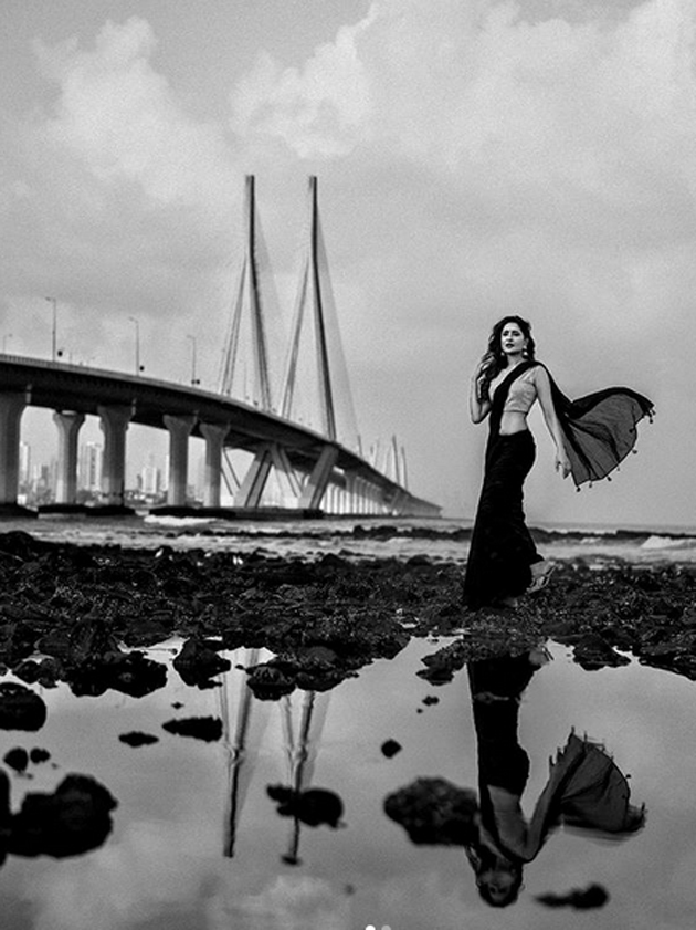 Pragya Jaiswal Insta Pics