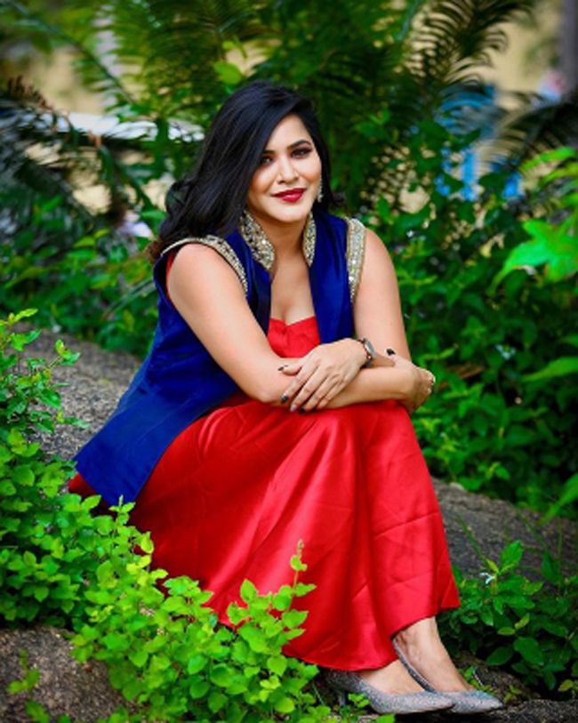 Ashu Reddy amazing Photoshoot