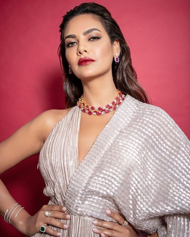 Esha Gupta Gorgeous Stills