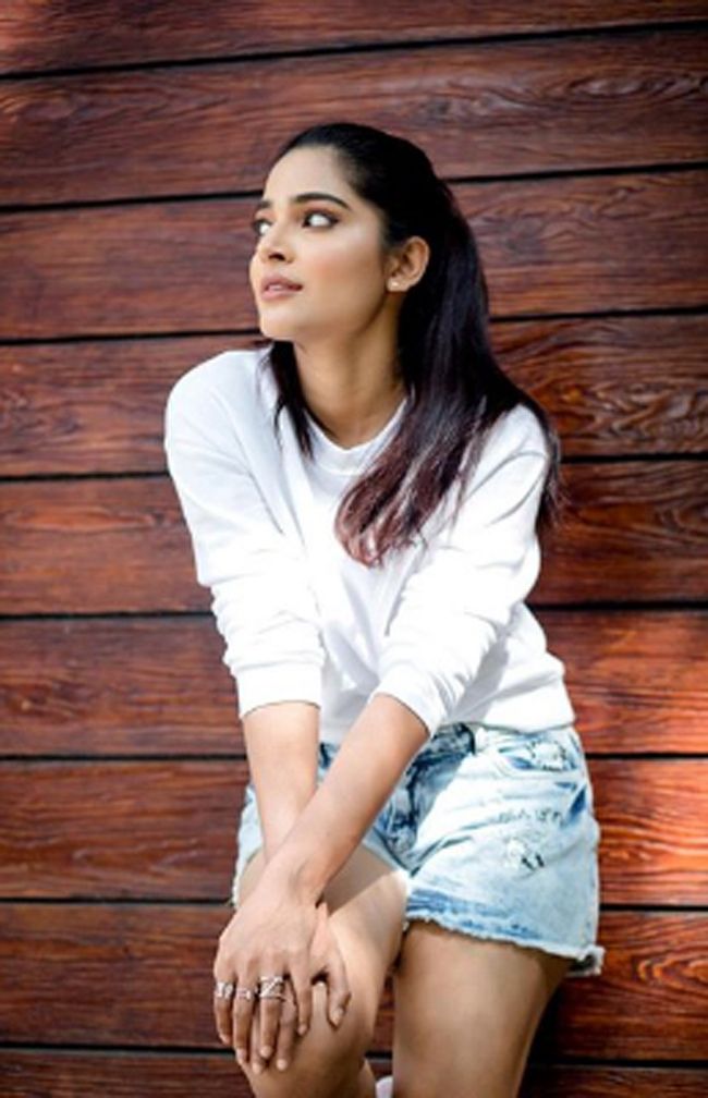 Actress Anagha Beautiful Looks