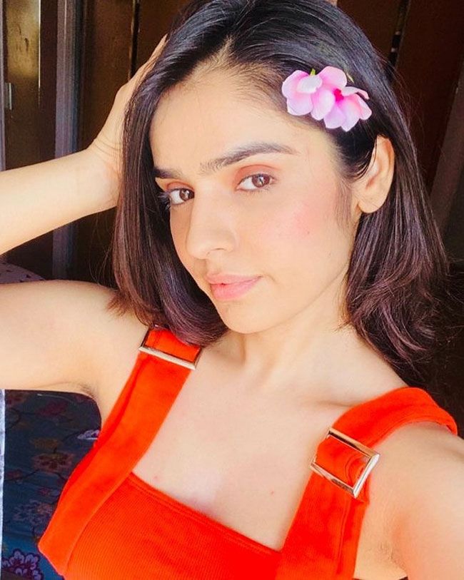 Siddhika Sharma Gallery Pics - Photogallery - Page 1