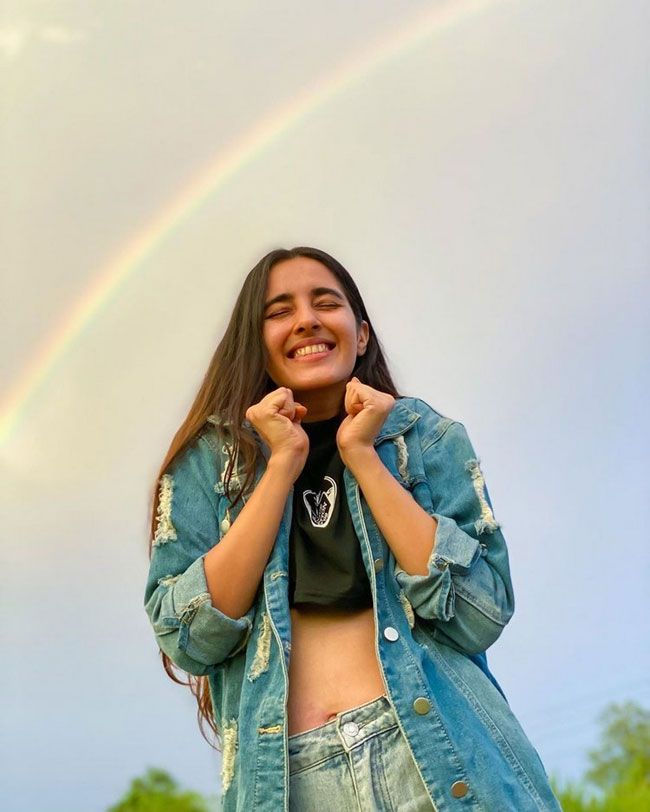 Simrat Kaur Hd Photoshoot - Photogallery - Page 1