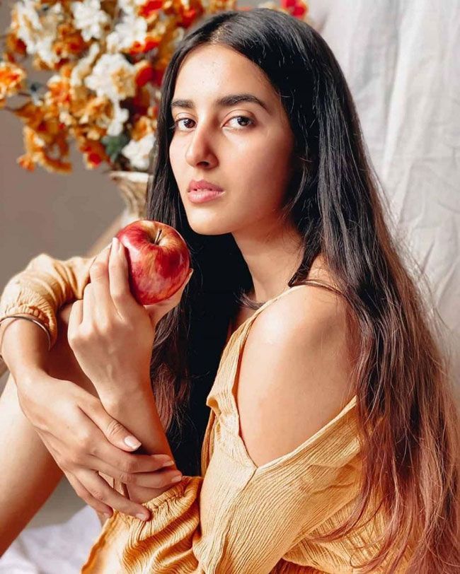 Simrat Kaur Hd Photoshoot