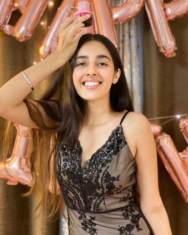 Simrat Kaur Photos Gallery - Photogallery - Page 1