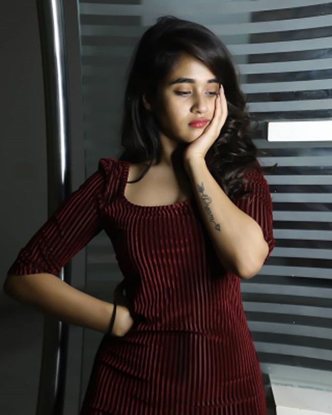 Deepthi Sunaina Latest Insta Stills