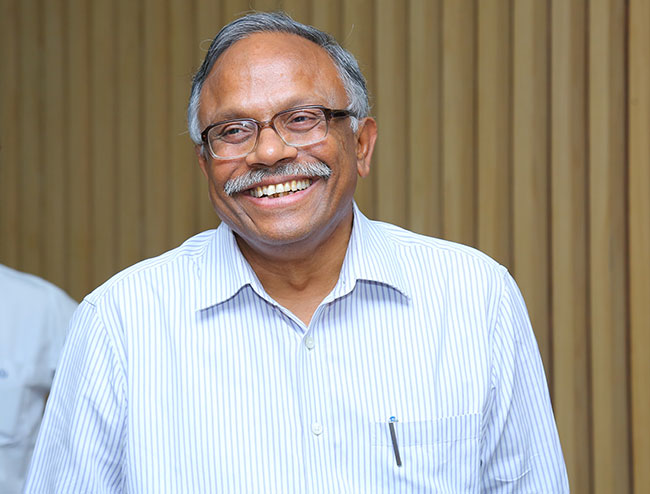 నాడు రామాంజ‌నేయులు, నేడు విజ‌య్‌కుమార్‌.. ఈ ఐఏఎస్‌ల తీరే వేర‌ప్పా!