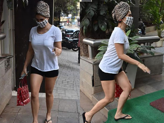 Kim Sharma at Mauh saloon Bandra