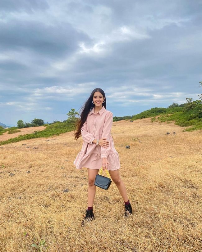 Simrat Kaur Looks Stunning