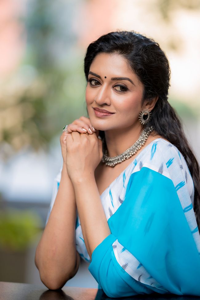 Actress Vimala Raman Latest Photoshoot - Photogallery - Page 1