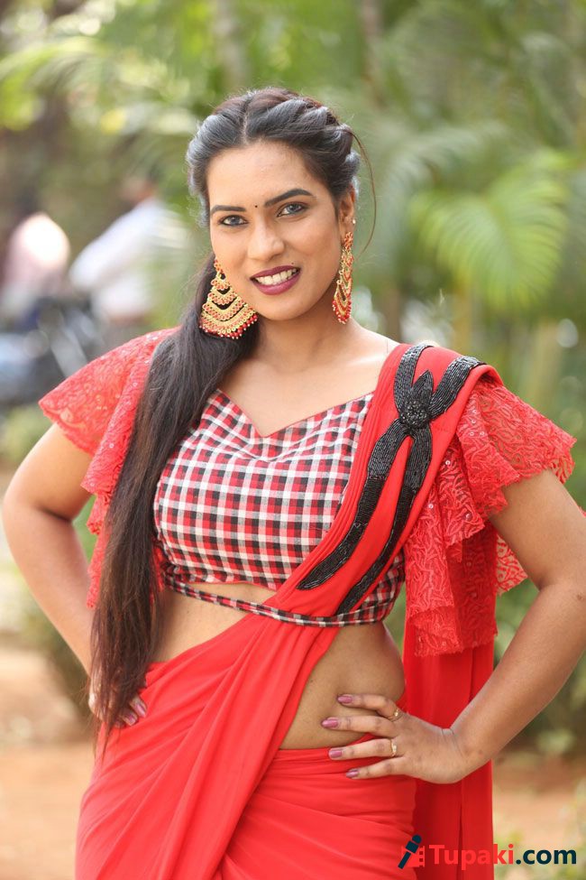 Photoshoot pics Of Lora maddison