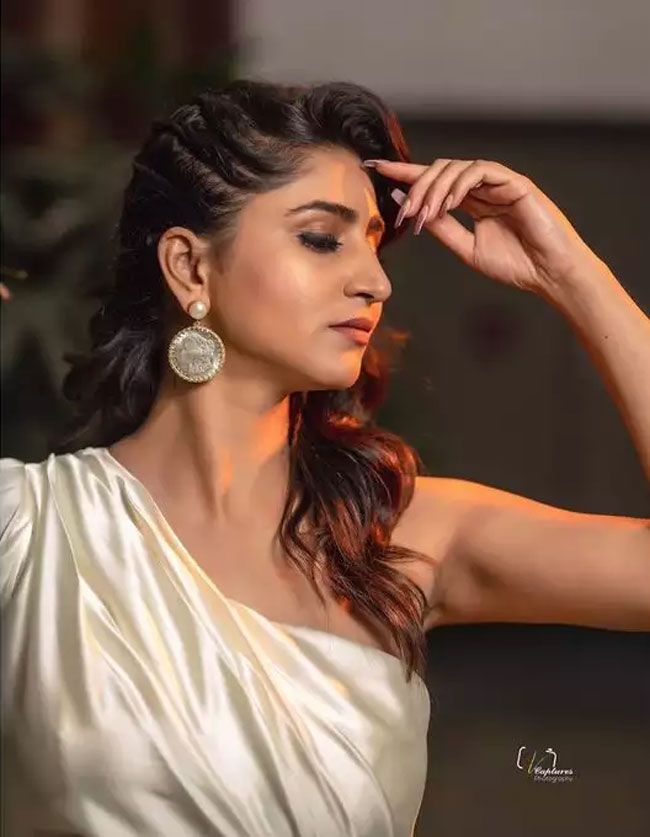 Anchor Varshini Gallery Pics