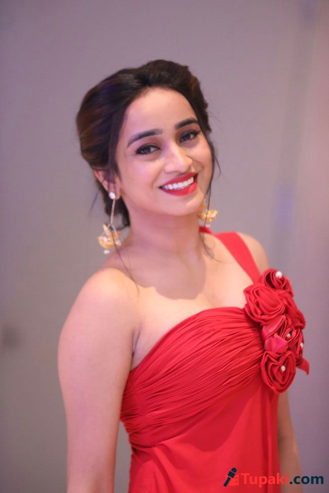 Anchor vindhya Photoshoot pics - Photogallery - Page 1