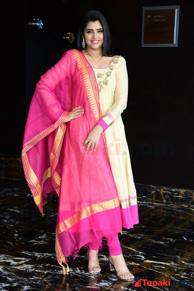 Anchor Syamala Latest Photoshoot HD Stills
