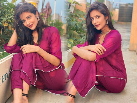 Simran Gupta Instagram Pictures