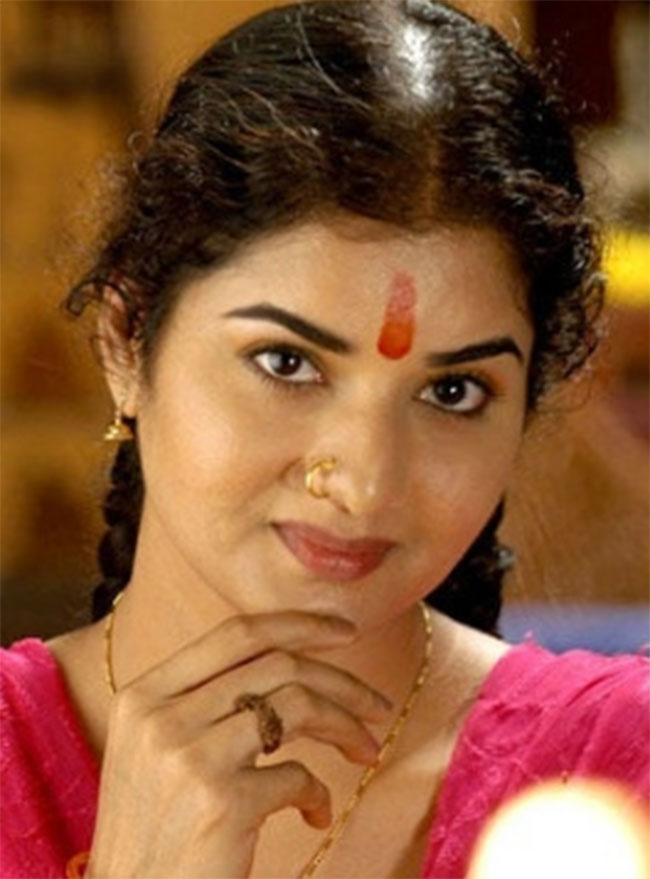 పెళ్లి వార్తలను కొట్టిపారేసిన సీనియర్ హీరోయిన్!