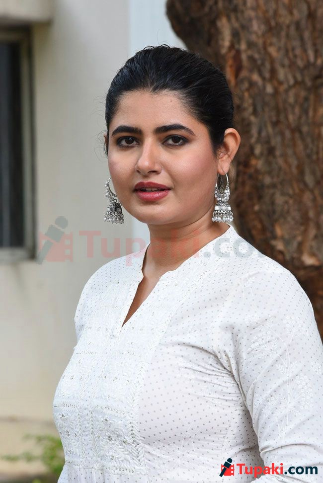 Ashima Narwal Latest Photoshoot HD Pictures