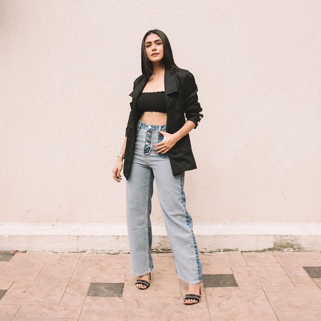 Mrunal Thakur Bold Show In a Black Outfit - Photogallery - Page 10