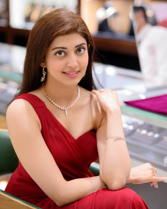 Pranitha is Sizzling Clicks In Ethnic Outfit