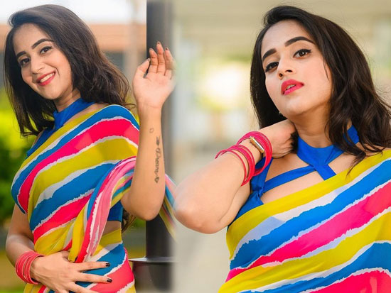 Deepthi Sunaina Looking Gorgeous in saree