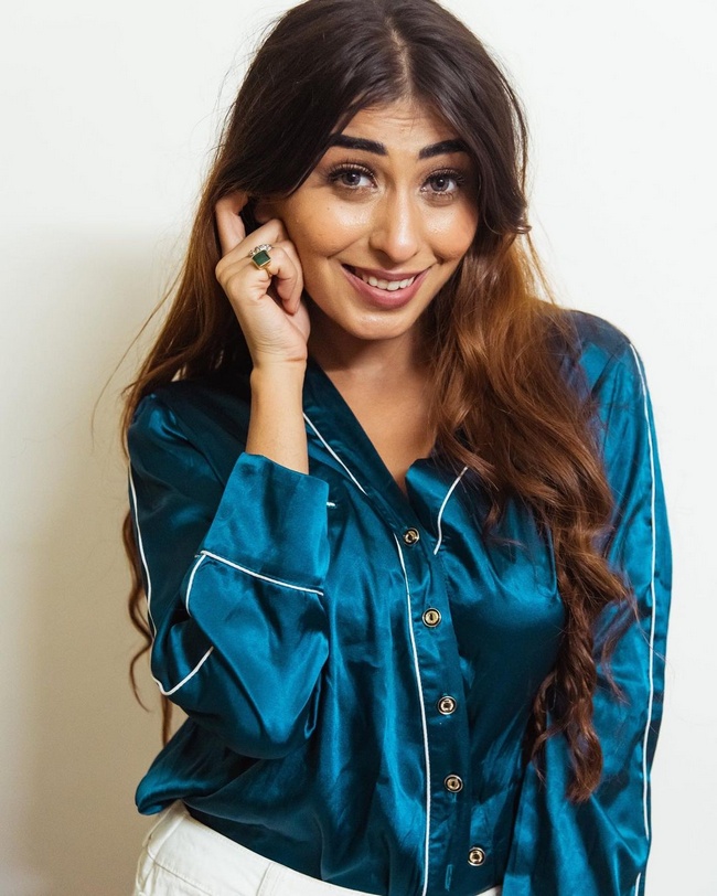 Actress Ruma Sharma Beautiful Looks in Shiny Dress