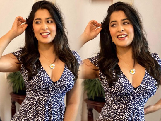 Nikita Sharma Adorable Pictures