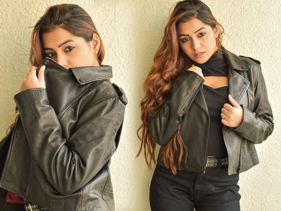 Simran Heart Stealing Clicks