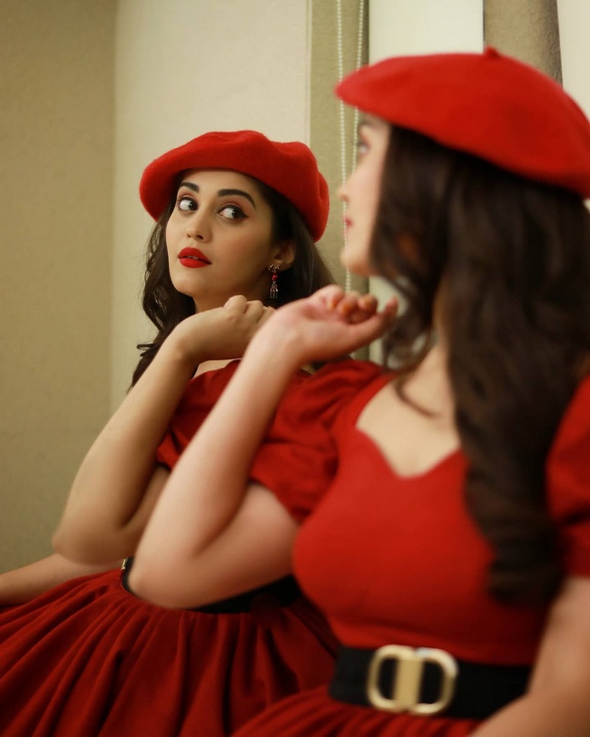 Surbhi Puranik Gorgeou Looks in Mini Dress