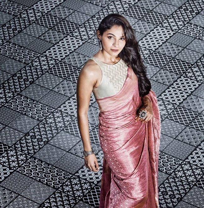 ANDREA JEREMIAH LOOKING BEAUTIFUL IN HER LATEST SAREE PHOTOS