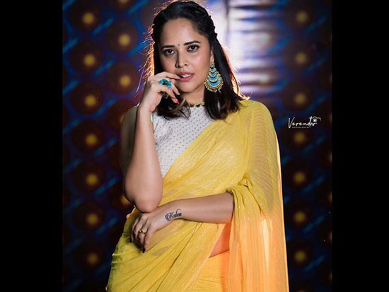 Anasuya Bharadwaj Looks Beautiful In Yellow Saree