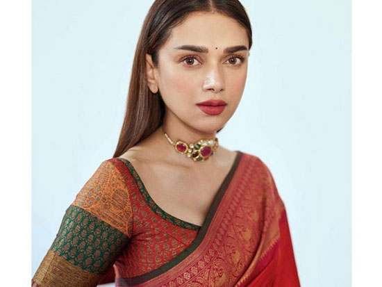 Beautiful Aditi Rao Hydari In Traditional Look