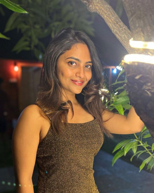 Alekhya Harika Stylish Clicks In Kerala