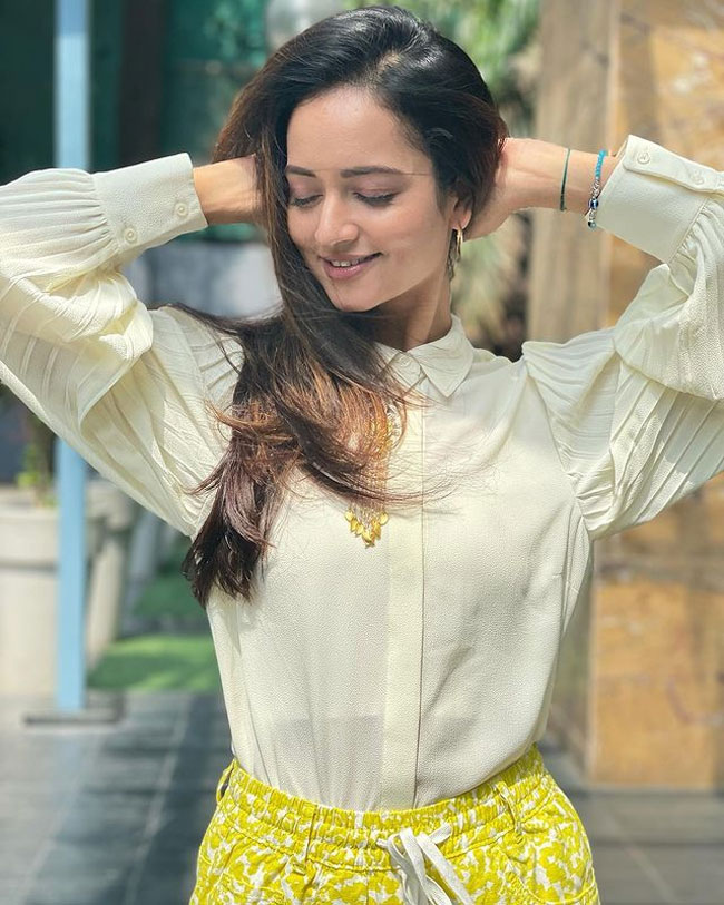 Shanvi Sri Flawless Looks In White Outfit - Photogallery - Page 11