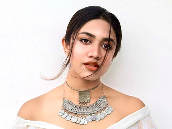 Dochevaarevaru Ra Girl Loots The Hearts With Her Beauty