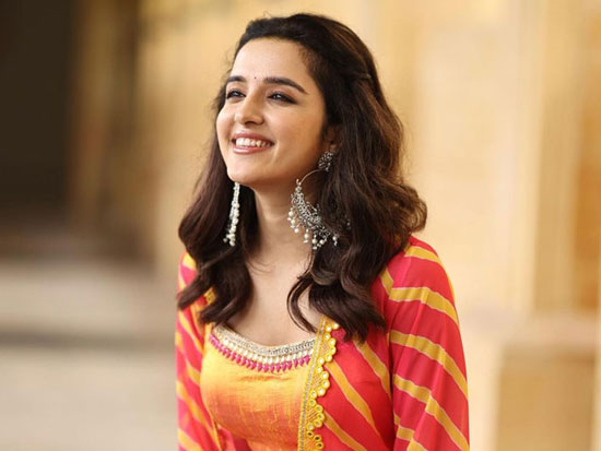 Glamours Looks Of Shirley