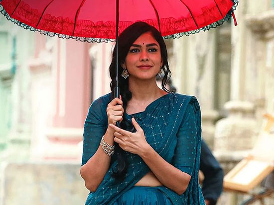 Mrunal Thakur Latest Insta Pics