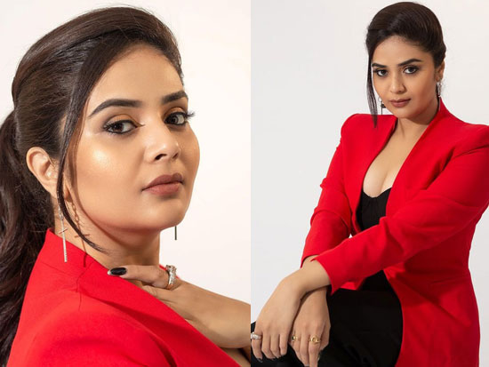 Sreemukhi Ravishing Looks In Red