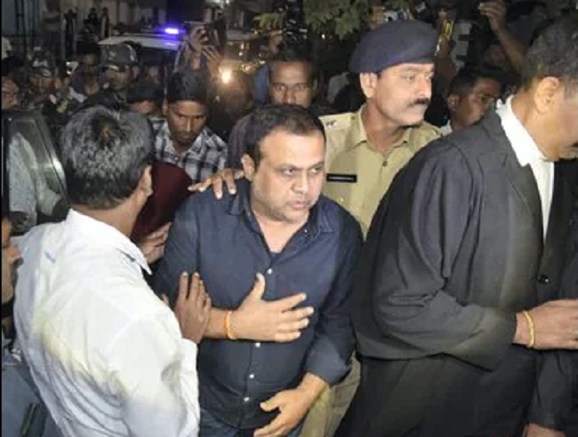 పోలీసుల్ని 8 అంతస్తులు ఎక్కించిన నందకుమార్