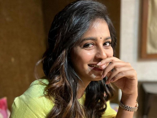 Anjali Beautiful Looks In Traditional Saree