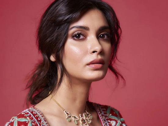 Scintillating Poses Of Diana Penty