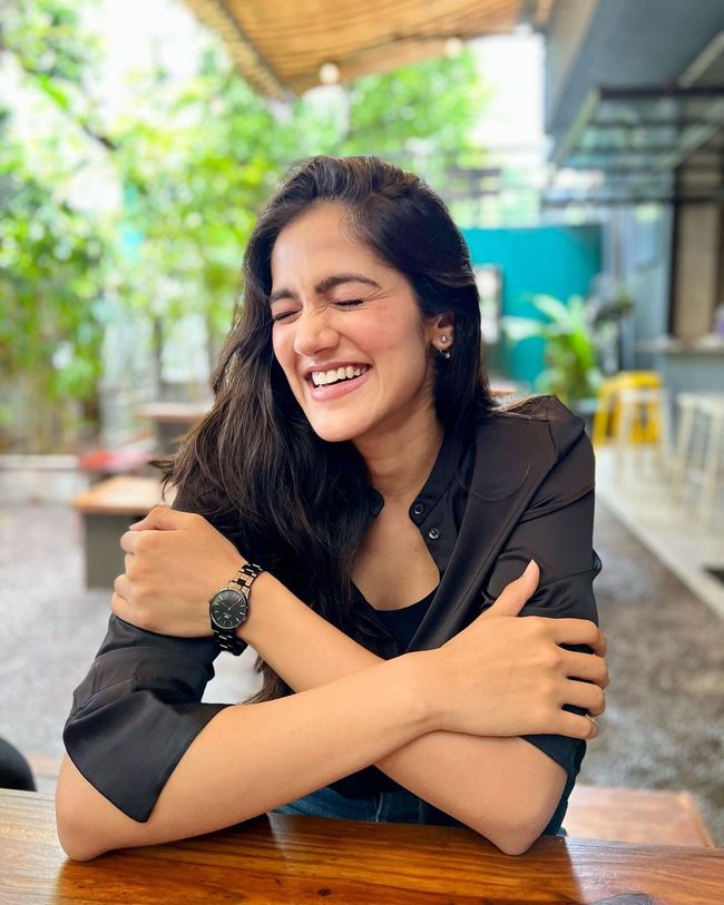 Staggering Poses Of Simran Choudhary In White